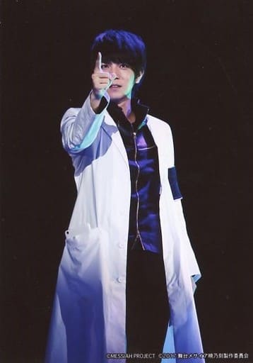 Official photo (male) / actor Yuya Asato (Dr. TEN) / Live Photo / Above the Knee / Costume White ...