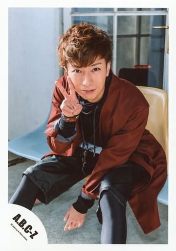 A.B.C-Z / Ikuto Kawai / Knee-up / sitting / costume red / black / right hand piece / bending ...