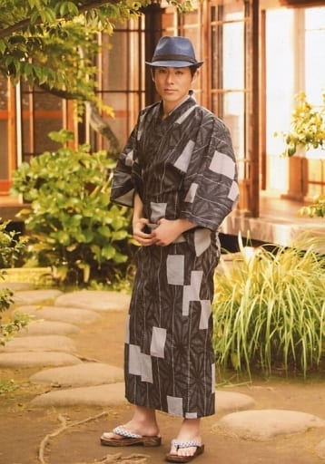 Official photo (male) / actor Moriyama Eiji (Nanjiro Echizen) / Whole Body / Yukata / Hat / Both ...