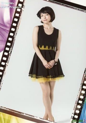Trefle / Yui Kano / Whole Body / Costume Black / Yellow / Both Hands / Legs Crossed / 「 Final ...