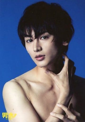 Official photo (male) / actor Hisanori Sato (Yuta TAKI) / Bust Up / Nude / Right Wrist ...