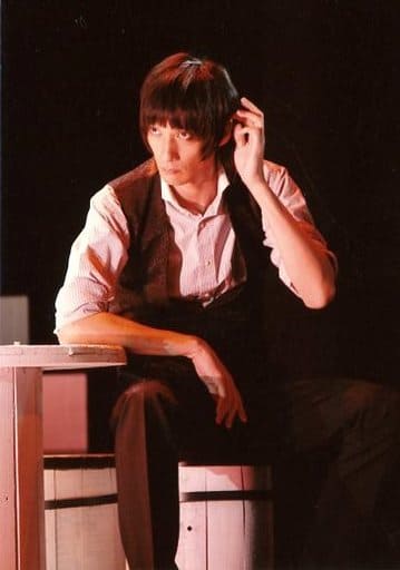 Official photo (male) / actor Mitsu Murata (Kento) : Live Photo, Sitting, Costume Black, White ...