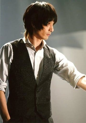 Official photo (male) / actor Mitsu Murata (Kento) / Live Photo / Upper Body / Costume Black ...