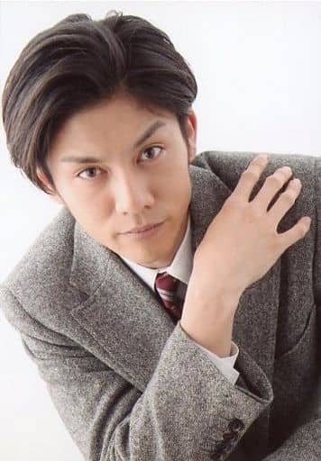 Official photo (male) / actor Tsunenori Aoki / Bust Up / Costume Gray ...