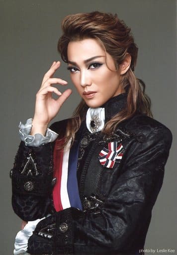 Official photo (female) / Takarazuka Revue (star group) / actress Takarazuka Revue (Star Group ...