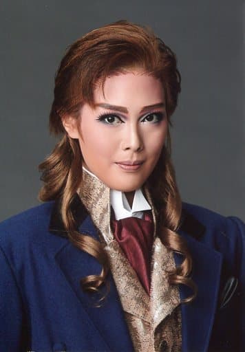 Takarazuka Revue (Star Troupe) / Yuki Mao / costume black / grey / brown / right facing ...