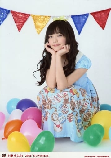 Official photo (female) / voice actor Sumire Uesaka / Whole Body ...
