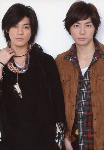 Official photo (male) / actor Takuma Wada / Takuya Kikuchi / upper body / costume black / brown ...