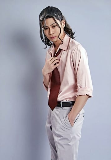 Kosuke Kujirai (Kogoro Akechi) / Above the knees / Background grey ...