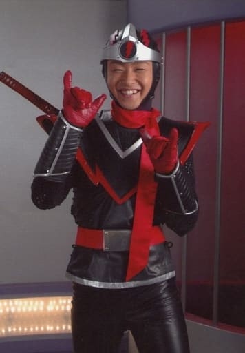 Official photo (male) / actor Jun Hashimoto / Above the Knees, Costume Black, Red, Both Hands ...