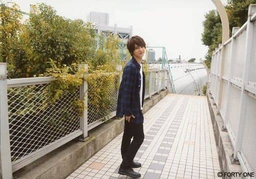 Official photo (male) / actor Toshiki Seto / Horizontal type / Whole ...