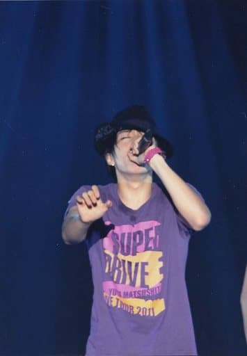 Official photo (male) / singer Yuya Matsushita / Live Photo / Upper Body / Costume Purple ...