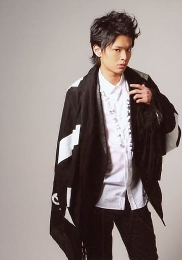 Keisuke Soma / Kneecaps / Costumes : Black / White / Face : Right ...