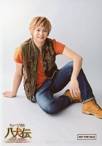 Ryo Hatakeyama (Kobungo Inuta) / Whole-body, Sitting, Costume Brown, Orange, Left Knee Standing ...