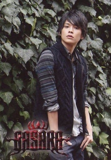 Official photo (male) / actor Keisuke Soma / Knee-Up / Right-Facing ...