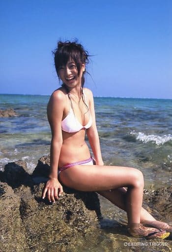 Official photo (female) / Gravure idol Risa Kudo / Whole body / Swimsuit white / Body facing ...