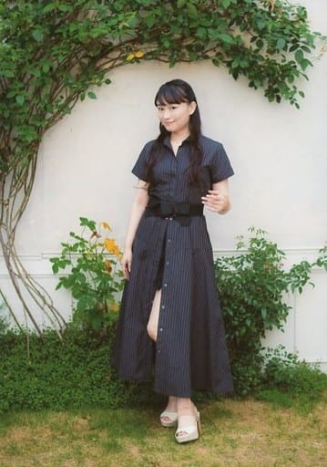 Official photo (female) / voice actor Asami Imai / Whole Body / Costume ...