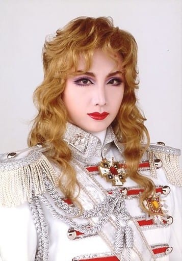 Official photo (female) / Takarazuka Revue (moon group) / actress Takarazuka Revue (Moon Group ...