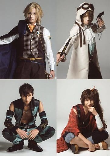 Gathering (4 persons) / Kneecap / Whole body / Sitting / Quadruple ...