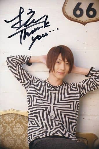 Official photo (male) / actor * Hiroki Suzuki / with handwritten signature, upper body, costume ...