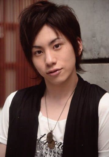 Takuya Yabuki / Bust Up / Costume White. Black / Best Necklace / Tilted / Official Official ...