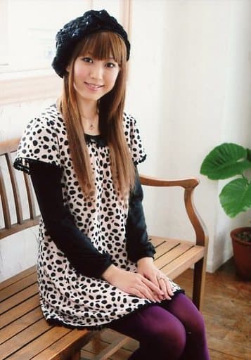Official photo (female) / Gravure idol Chise Nakamura / Above-the-knee ...
