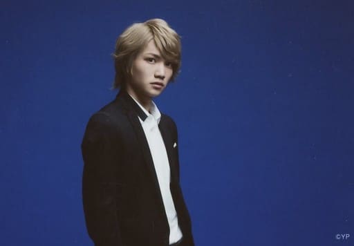 Official photo (male) / actor Hiroki Miura / Horizontal, Upper body, Costume Black and White ...