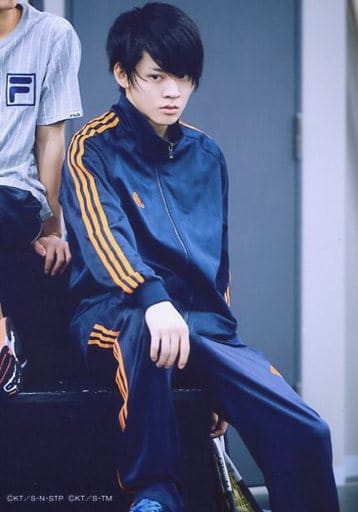 Official photo (male) / actor Hikaru Makishima (Kaoru KAIDO) / Knee-up ...