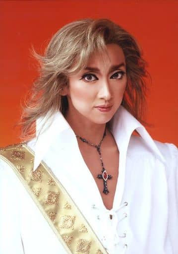 Takarazuka Revue (moon group) / Jun Shibuki / bust up / costume white ...