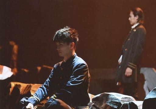 Tsunenori Aoki (Saito Hajime) / Live Photo / Horizontal Type / Knee-Up / Sitting / Black Costume ...