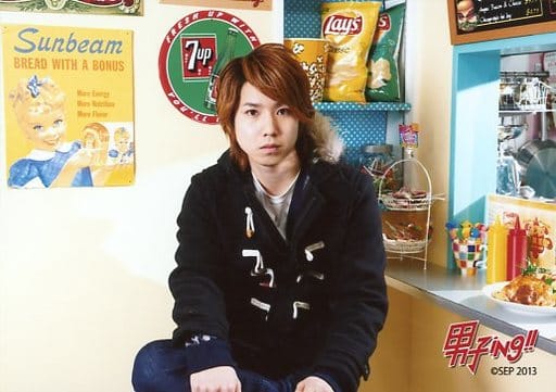 Official photo (male) / actor Kosuke Kuwano / Horizontal / Upper body ...