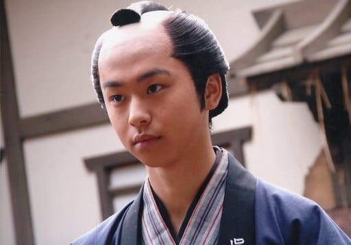 Official photo (male) / actor Jun Hashimoto / Horizontal Type / Bust Up / Left Facing / Costume ...