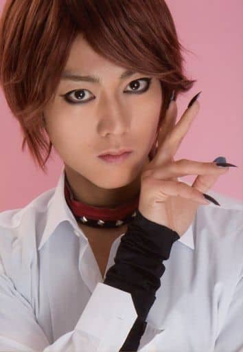 Official photo (male) / actor Keisuke Minami (Kurama) / Bust Up / Shirt ...