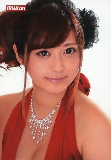 駿河屋 -【アダルト】 さとう遥希/バストアップ・衣装赤・ロゴ入り「million」/DVD「丸1日貸切!何発ヌイても帰さない!!最高級おもてなしソープランド」特典生写真（女性生写真）