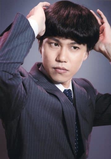 Official photo (male) / actor Takeshi Terayama (Sharp Hanks) / Bust Up / Costume Black / Both ...