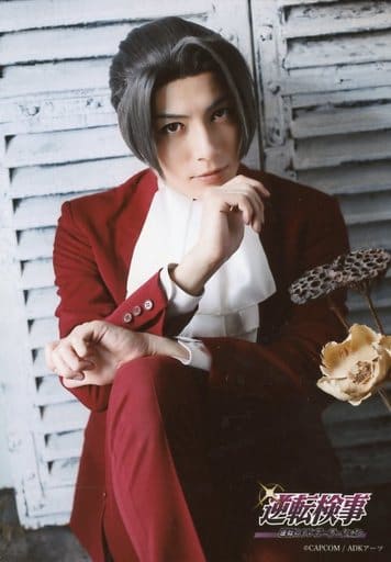 Official photo (male) / actor Takuma Wada (Miles Edgeworth) / Knee-up ...