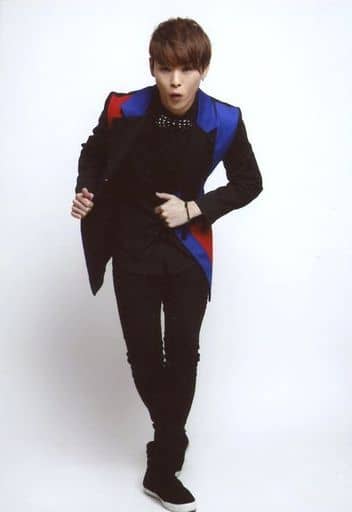 Ryosuke Kato / Whole Body / Costume Black / Blue Red / Both Hands Jacket / Left Foot Front ...