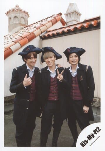 Kis-My-Ft2 / Gather (3 people) / Whole body (out of sight) / Costume ...