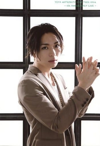 Official photo (male) / actor Yuya Matsushita / Upper Body, Costume Grey, Right Side, Both Hands ...
