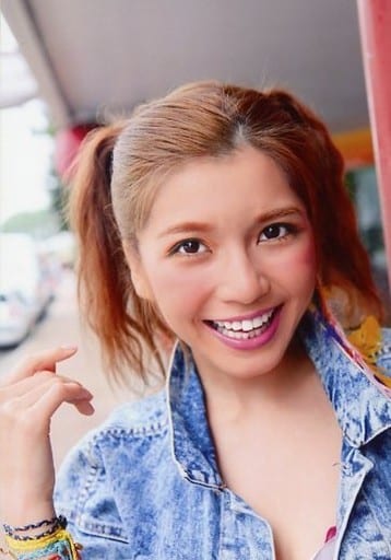 駿河屋 - AAA/宇野実彩子/バストアップ・衣装青・デニム/「宇野実彩子フォトブック UNO-BON」mu-mo特典生写真（女性生写真）