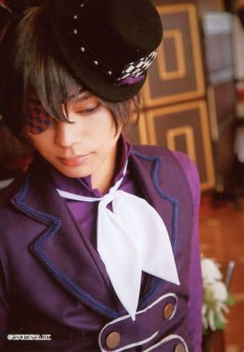 Ryohei TAKENAKA (Uzuki Shin) / Bust-up / Costume purple / Lying down / Looking down / Character ...