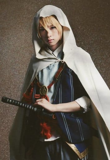 Yoshihiko Aramaki (Yamanbagiri Kunihiro) / upper body / left facing ...