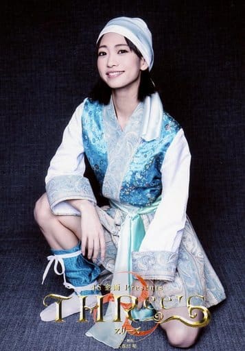 Official photo (female) / actress Shirainana (Shoryu) / Whole-body ...