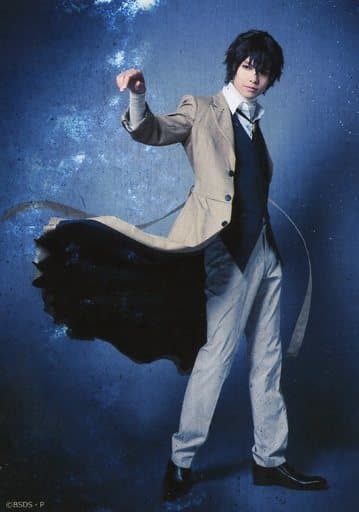 Official photo (male) / actor Hideya Tawada (Osamu Dazai) / Whole-body ...