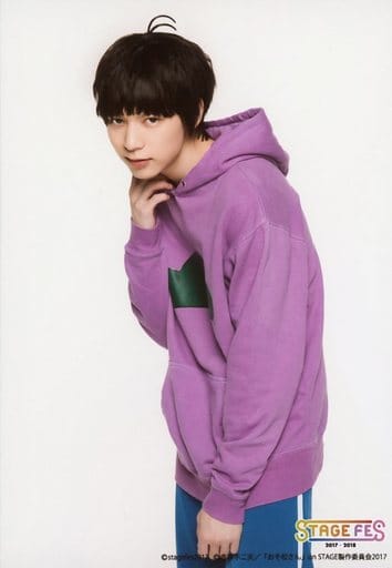 Official photo (male) / actor Ryo Kitamura (Hitotsumatsu) / Above-the ...