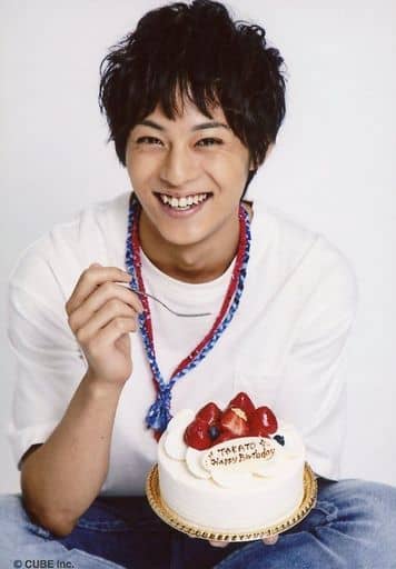 Takashi Nagata / Upper Body / Sitting / Costume White / Red Blue String ...