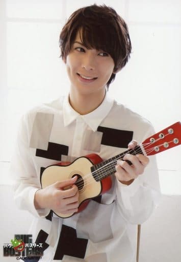 Official photo (male) / actor Hiroki Nakada / Upper Body / Costume Black and White / Both Hands ...