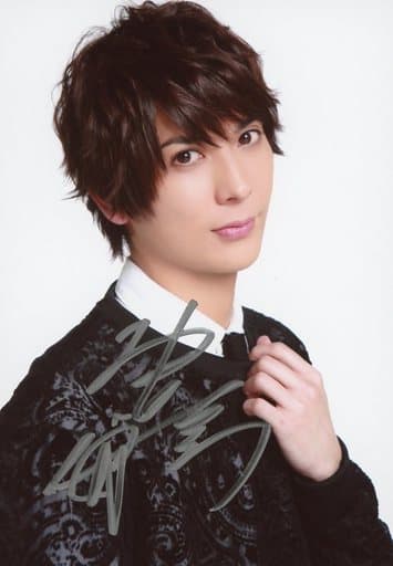Official photo (male) / actor ☆ Hiroki Nakada / Bust Up / Costume Black and White / Left Hand ...