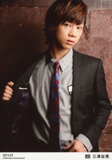 Official photo (Male) / Actor / D2 D2 / Ryo Mitsuya / Upper Body / Costume Black and White / Tie ...