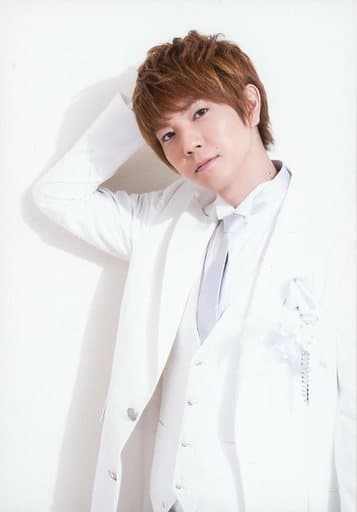 Yuya Asato / Upper Body / White Costume / Necktie / Right Hand Head / Neck Tilt / Mouth Closed ...